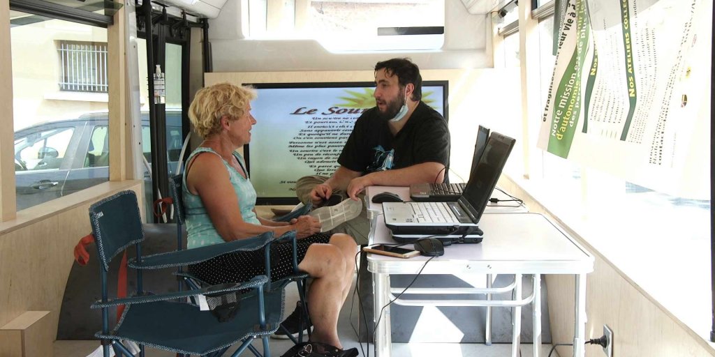 Un bus rural connecté pour rester relié | Solidarum